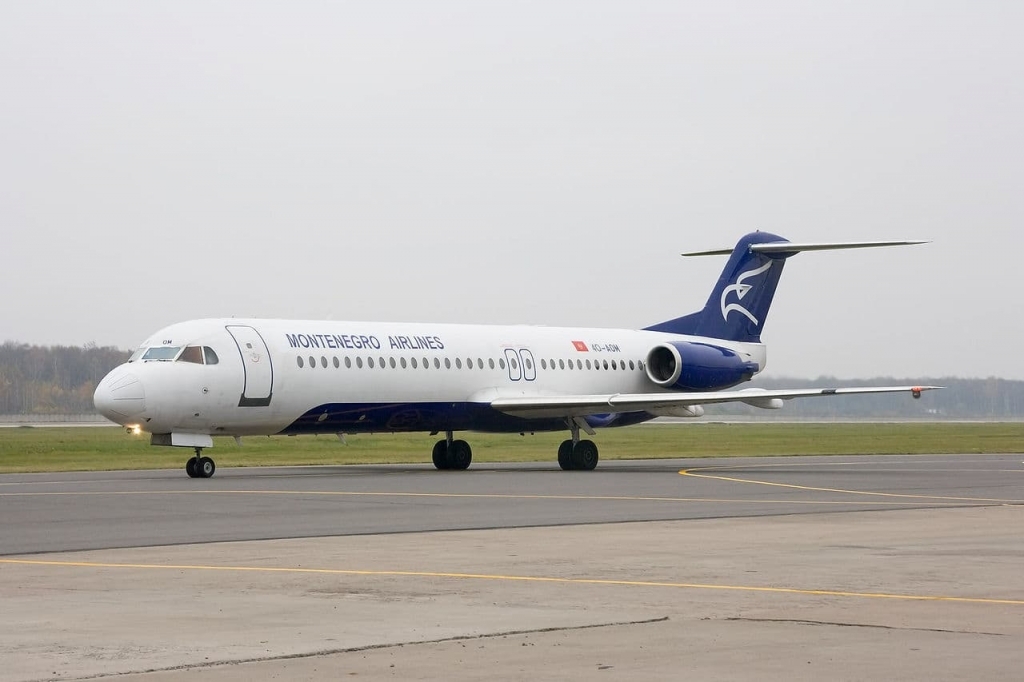 Fokker 100 Inside, Cockpit, Specs, and Price - Airplanes Daily