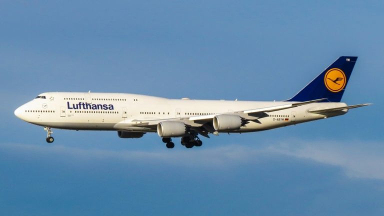 Boeing 747-8 Intercontinental Interior, Seats, Engines, Specs, and Cost ...