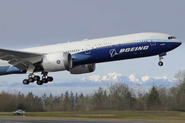 Boeing 777-9X Inside, Cockpit Specs, and Rate - Airplanes Daily