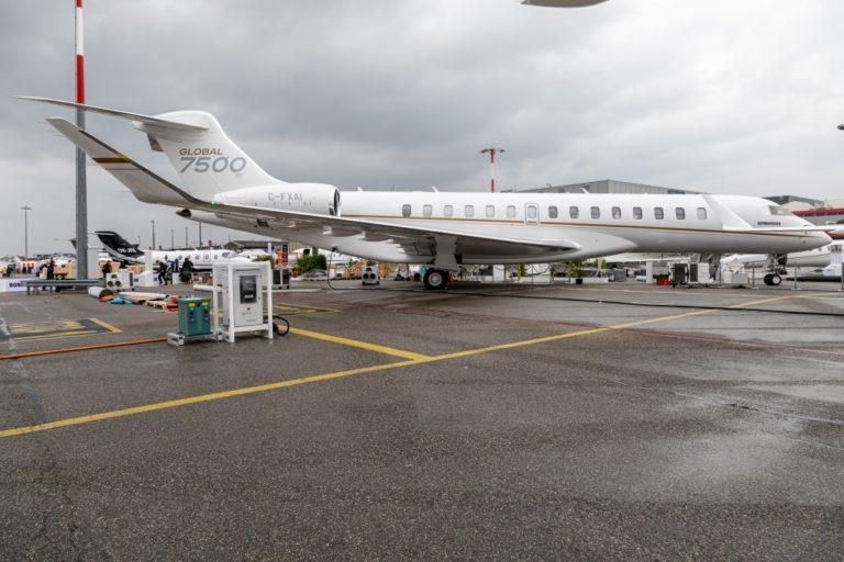 Bombardier Global 8000 Cockpit, Specifications, Interior, and Rate ...