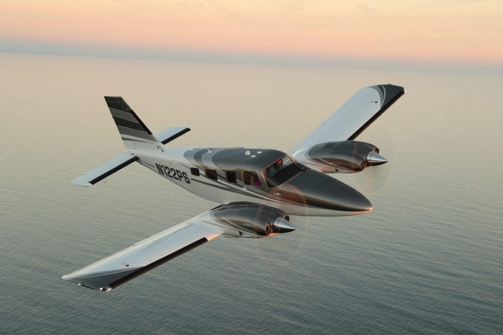 Piper PA-34 Seneca V Inside, Cockpit ,Specifications, and Cost ...