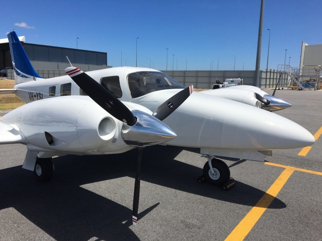 Piper PA-34 Seneca V Inside, Cockpit ,Specifications, and Cost ...