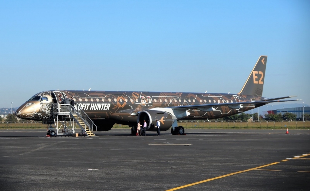 Embraer E195 Cockpit, Specs, Interior, and Cost - Airplanes Daily