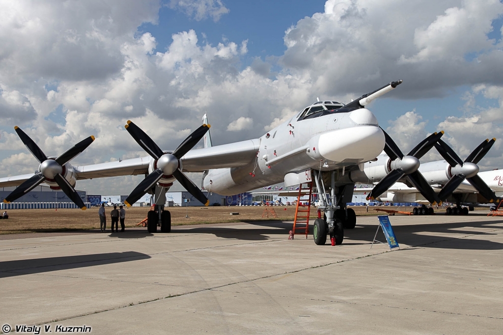 Tupolev Tu-160 Strategic Bomber Speed, Specifications, Cockpit, Rate ...