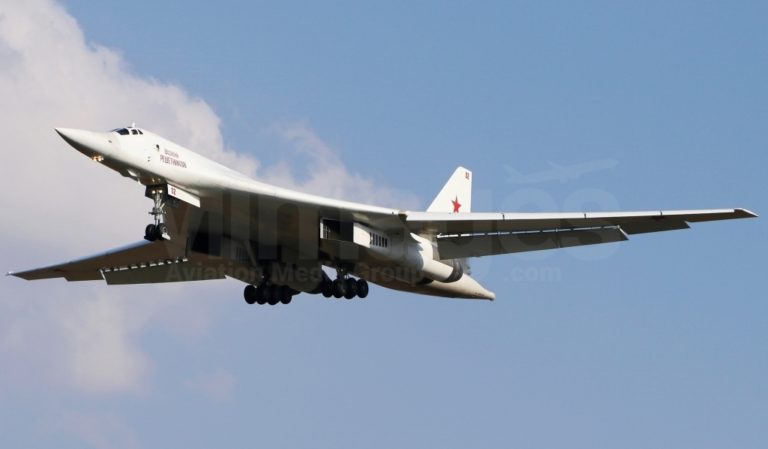 Tupolev Tu-160 Strategic Bomber Speed, Specifications, Cockpit, Rate ...