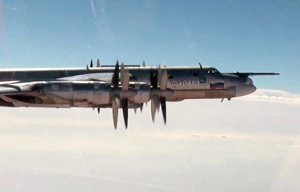 Tupolev Tu-95MS Bombers Cockpit, Specifications, Range, Rate ...